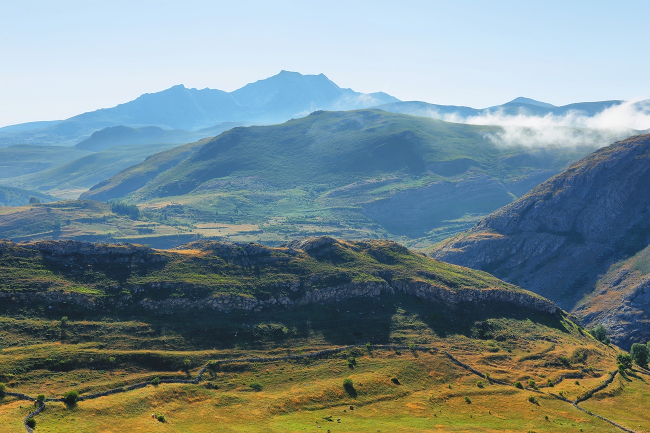 Adventure tours for couples in the Pyrenees - Discover France